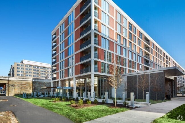 Capitol Park Tower Apartments for Rent with a Walk-In Closet ...