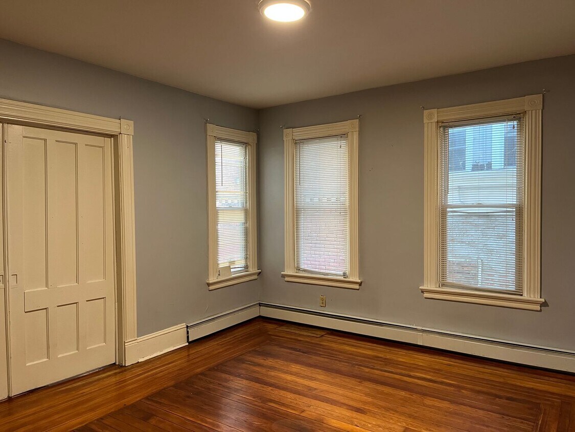 175 Dwight St Unit Floor 1, New Britain, CT 06051 - Room for Rent in ...