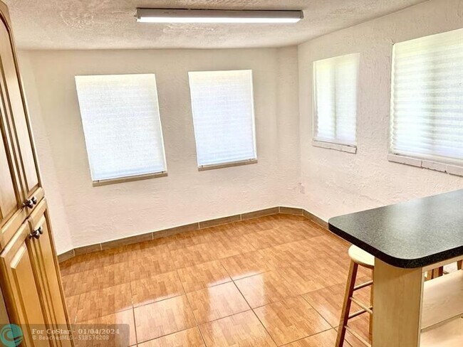 701 NE 137Th St, North Miami, FL 33161 - Room for Rent in North Miami ...