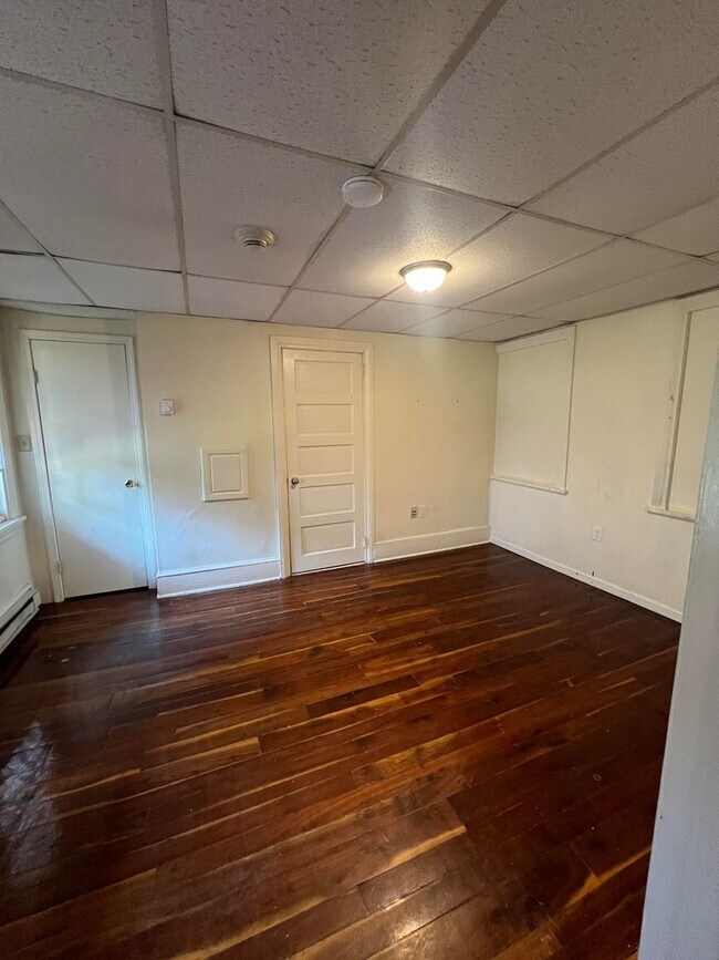 171 W Louther St Unit Apt 2, Carlisle, PA 17013 - Room for Rent in ...