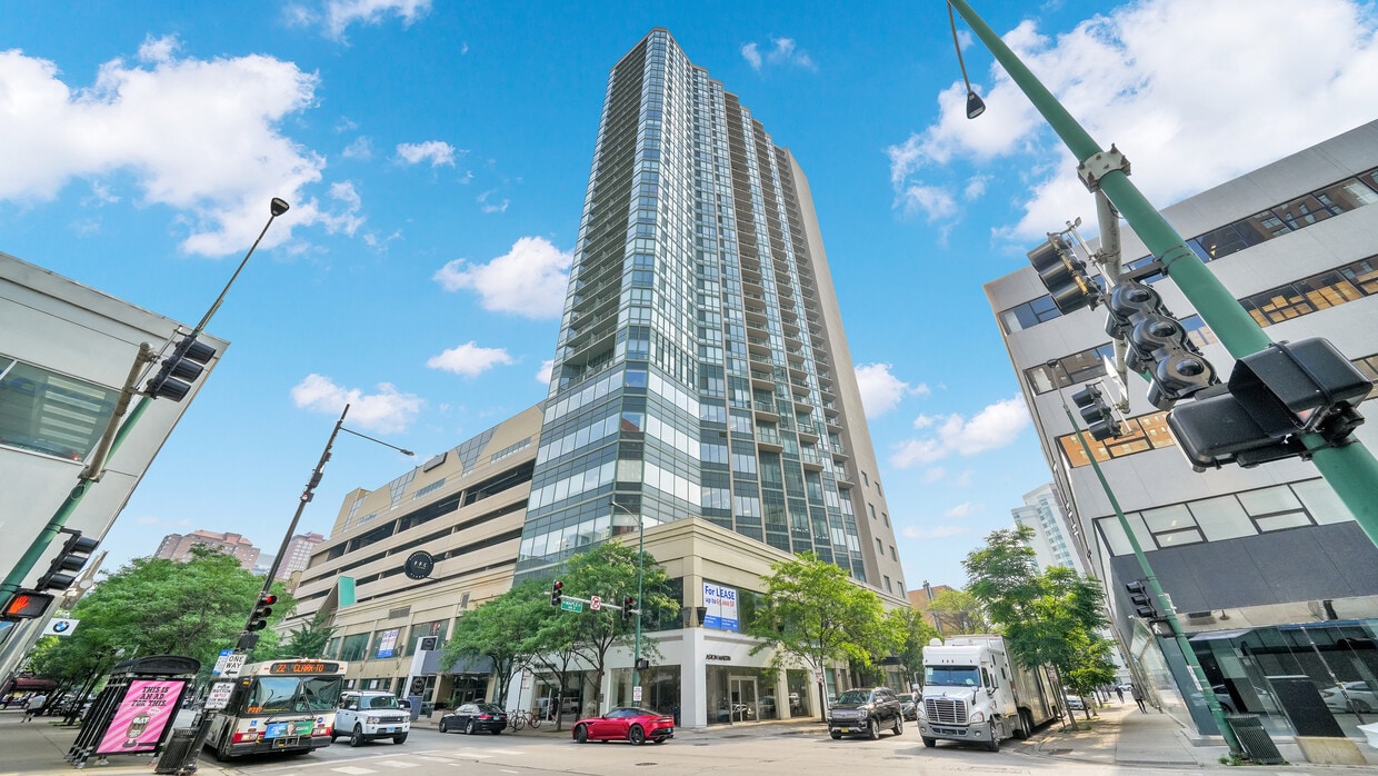 111 W Maple St Unit 810, Chicago, IL 60610 - Condo for Rent in Chicago ...