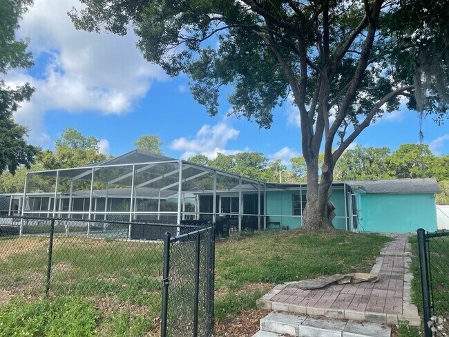 Greater New Port Richey North Apartments for Rent with a Garage - New ...