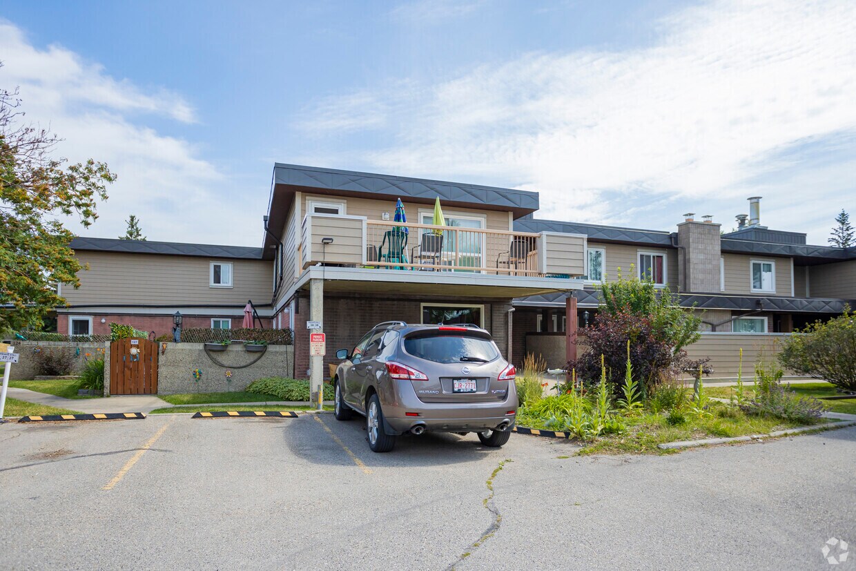 Whippletree West Housing Coop Apartments - 4545 45th St SW Calgary, AB ...