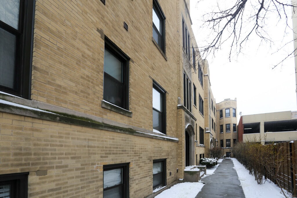 525 Barry Unit S2, Chicago, IL 60657 - Condo for Rent in Chicago, IL ...