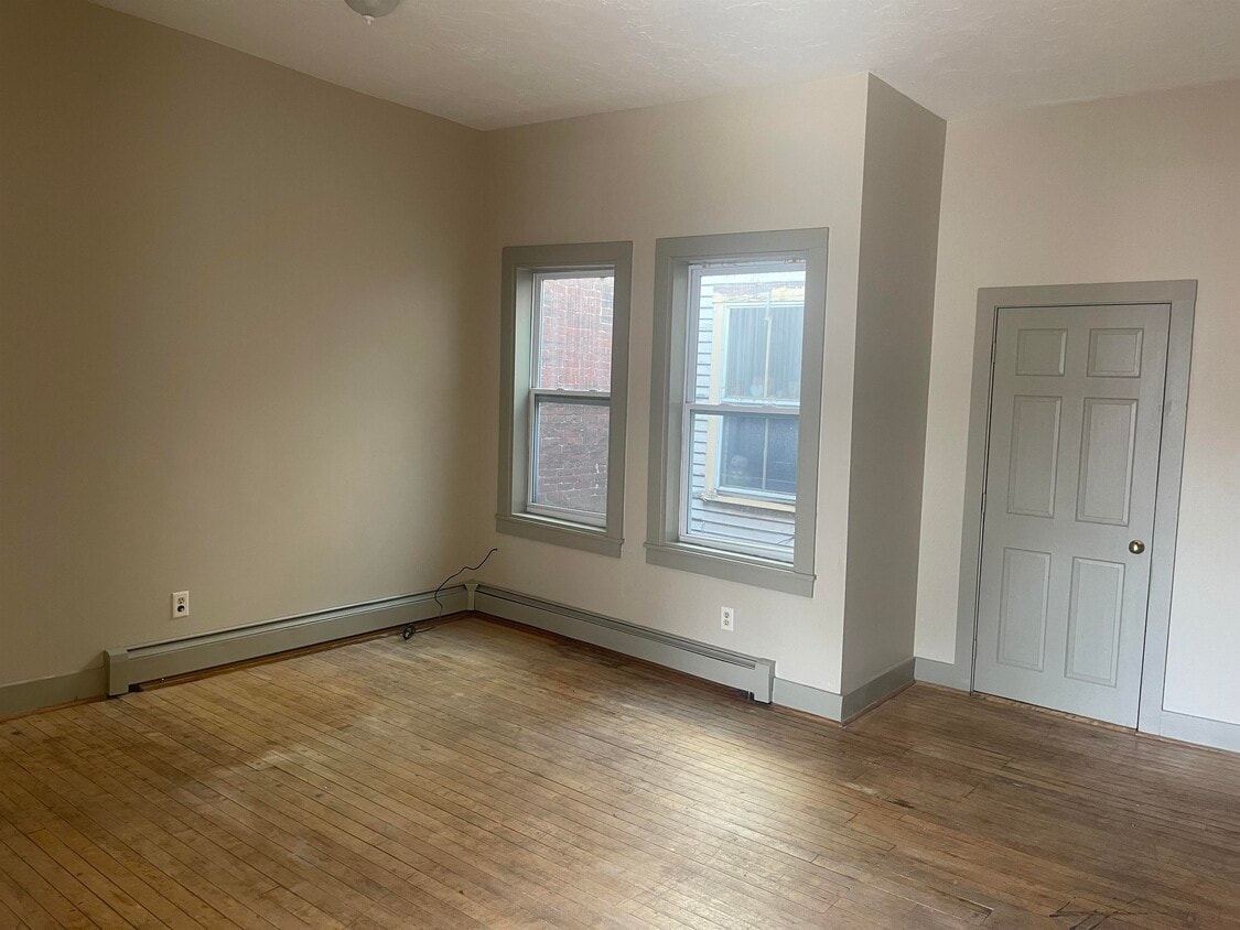 408 Central St Unit 6, Franklin, NH 03235 - Room for Rent in Franklin ...