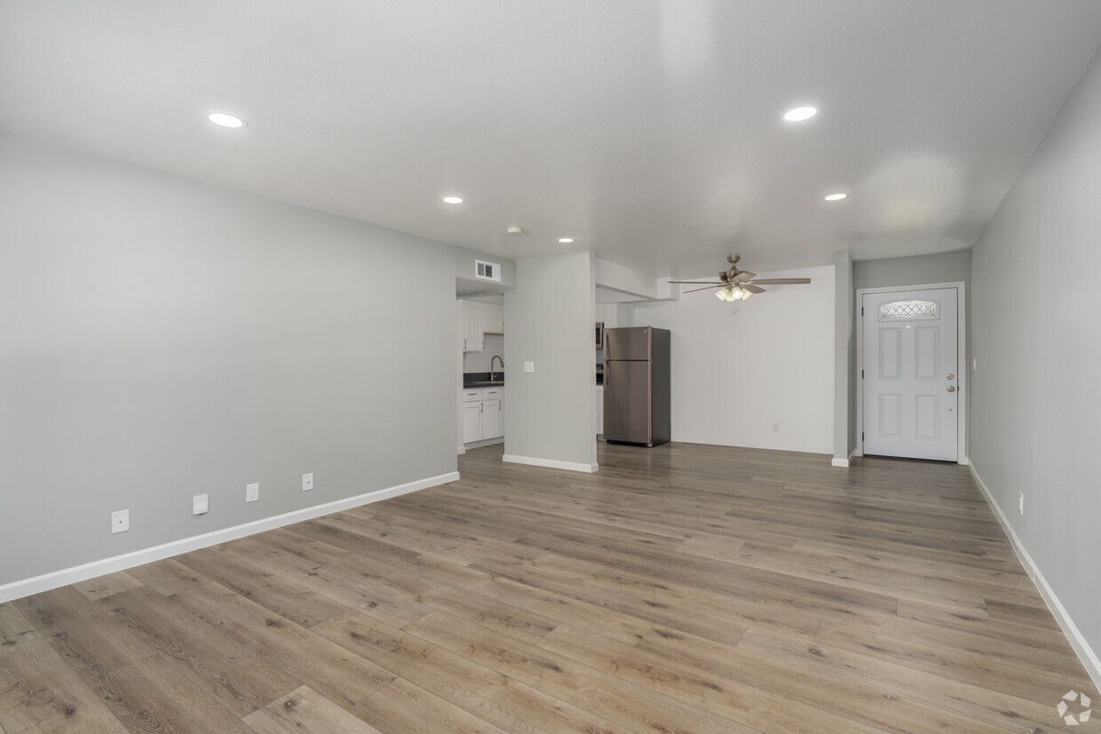 Maple Palace Luxury Apartments - 3313 N Maple Ave Fresno, CA 93726 ...