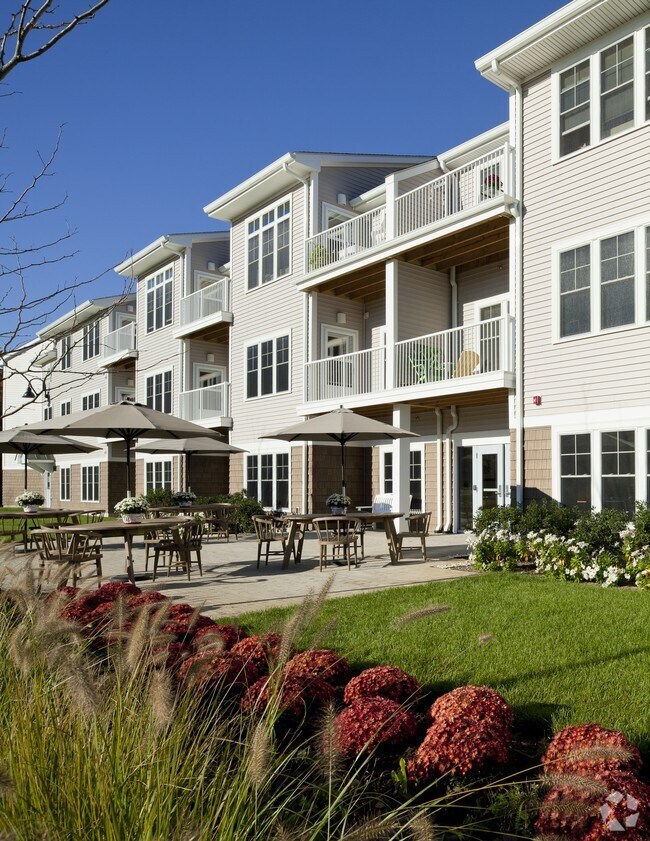 South Shore-Plymouth Senior Apartments for Rent - Hingham, MA - 2 ...