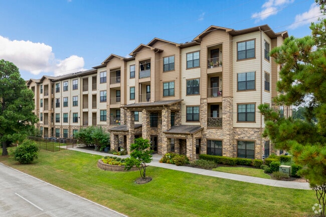 Creekside Park Apartments for Rent with a Walk-In Closet - Spring, TX ...