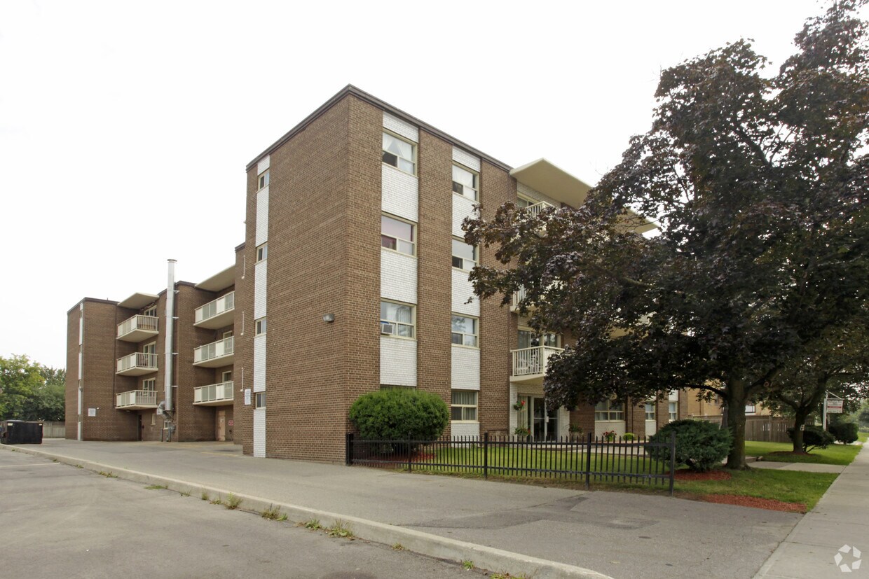 73 Clarence Street Apartments - 73 Clarence St Brampton, ON ...