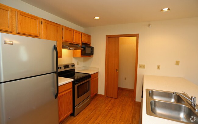 Saddle Brook Apartments Rentals - Pewaukee, WI | Apartments.com