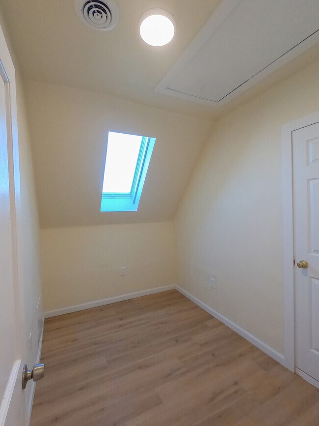 1324 W Holt Ave Unit 1324A Upper, Milwaukee, WI 53215 - Apartments in ...