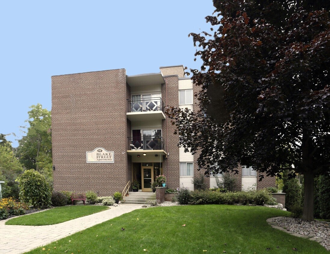 17 Blake St, Barrie, ON L4M 1H7 Apartments - 17 Blake St Barrie, ON ...