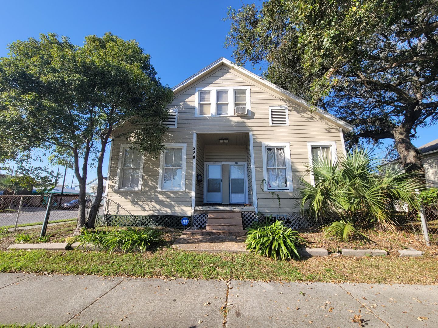 826 Broadway Avenue J Unit 828 Broadway Up, Galveston, TX 77550 - Room ...
