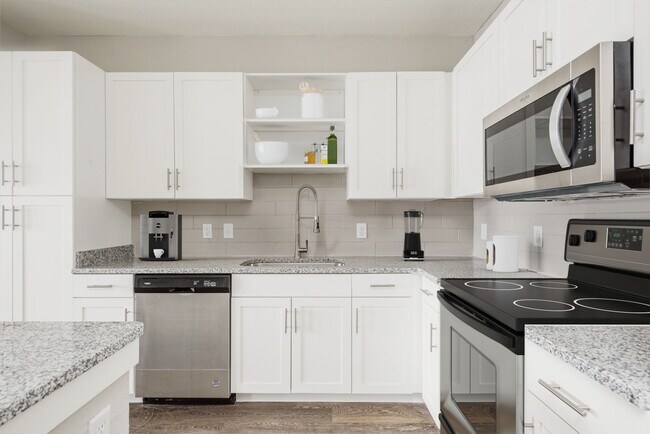 Sentosa Riverview Apartments - 10210 Falcon Gate Loop Riverview, FL ...