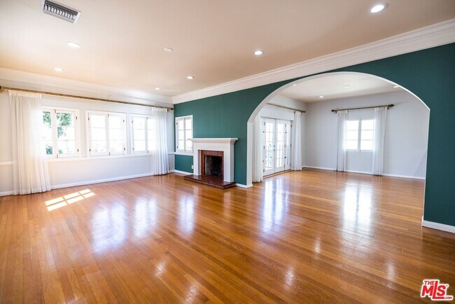 156 N Arnaz Dr Unit 2ND FLOOR, Beverly Hills, CA 90211 - Room for Rent ...