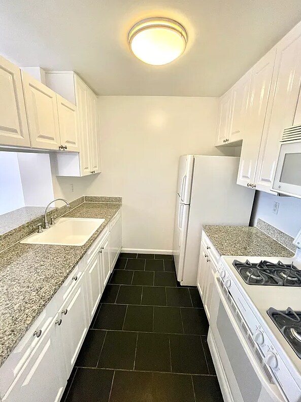 413 W 43rd St, New York, NY 10036 - Apartments in New York, NY ...