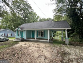 Apartments for Rent with a Living Room Near Crest View | Apartments.com