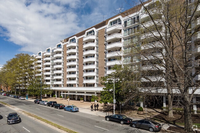 Town Square Towers Apartments - 700 7th St SW Washington, DC ...