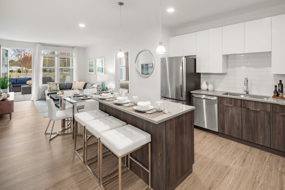 Legend Yacht & Beach Club Pet Friendly Apartments - 77 Rentals ...