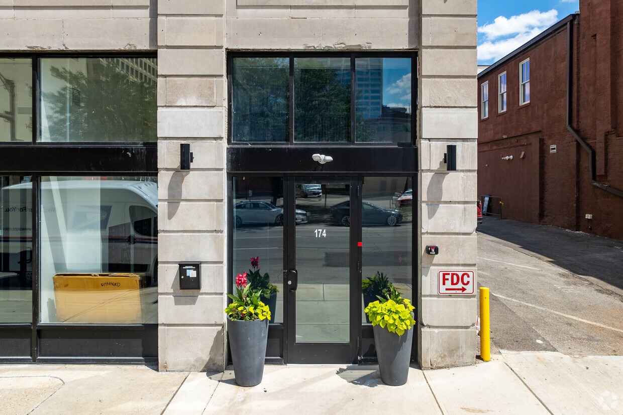 The Standard @ 174 E Long Street - 174 E Long St Columbus, OH 43215 ...