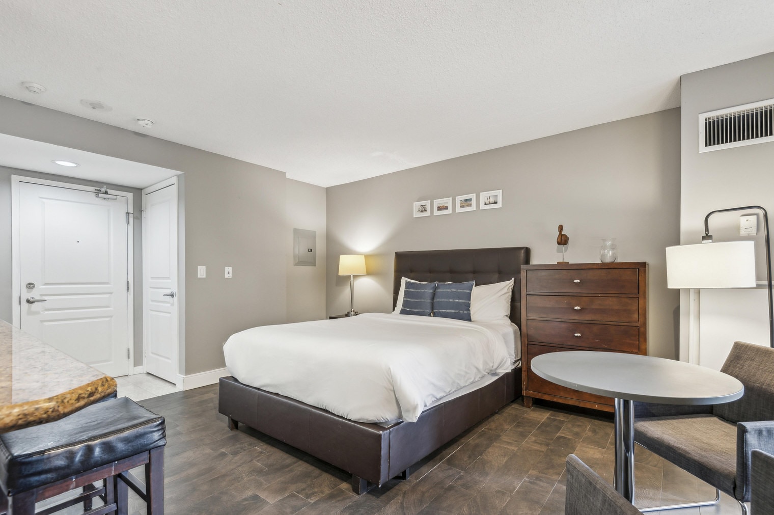 136 Simcoe St Unit SI FL1-ID1031079P, Toronto, ON M5H 3G4 - Apartment ...