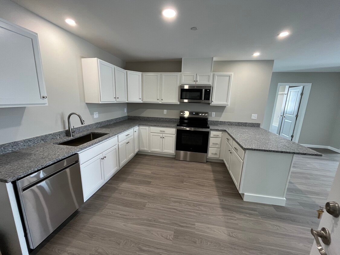 Heritage Hillside Apartments - 9-10 Heritage Dr Lewiston, ME 04240 ...