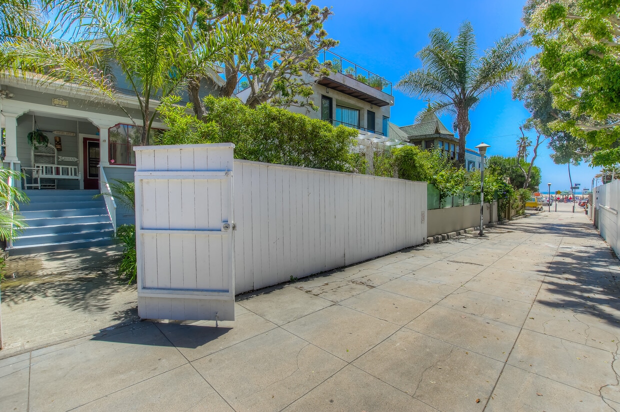 28 Clubhouse Ave Unit 28 Clubhouse REAR, Venice, CA 90291 - 28 ...