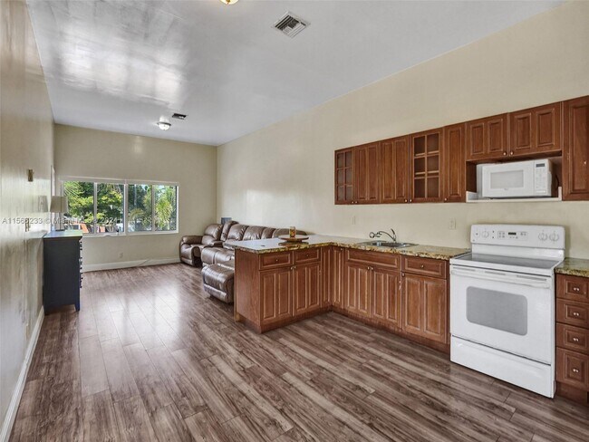 6830 Simms St Unit 2, Hollywood, FL 33024 - Room for Rent in Hollywood ...