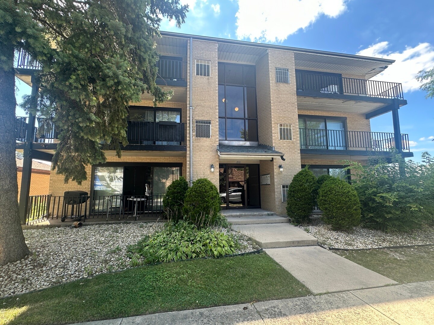 19502 Lake Shore Dr, Lynwood, IL 60411 - House Rental in Lynwood, IL ...