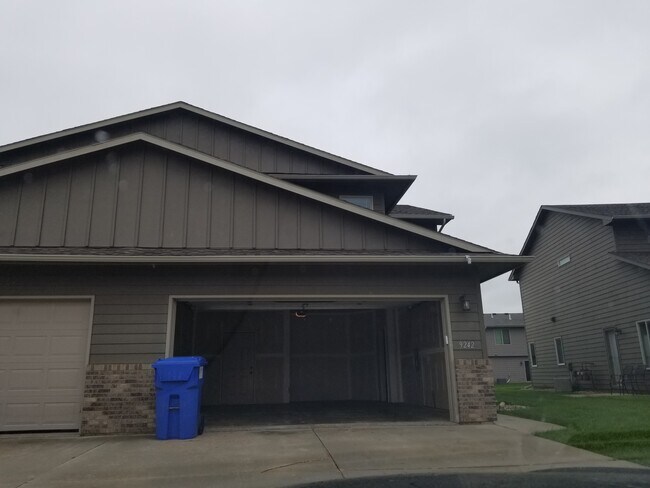 9242 W Norma Trl, Sioux Falls, SD 57106 - Townhome Rentals in Sioux ...