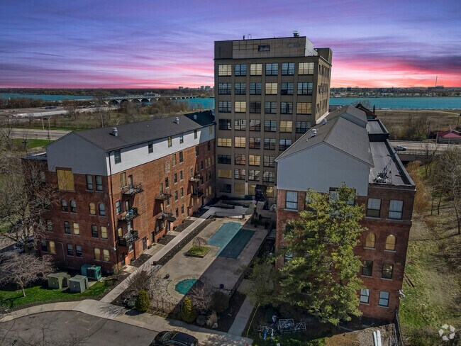 Rivertown Apartments for Rent with High Ceilings - Detroit, MI - 5 ...