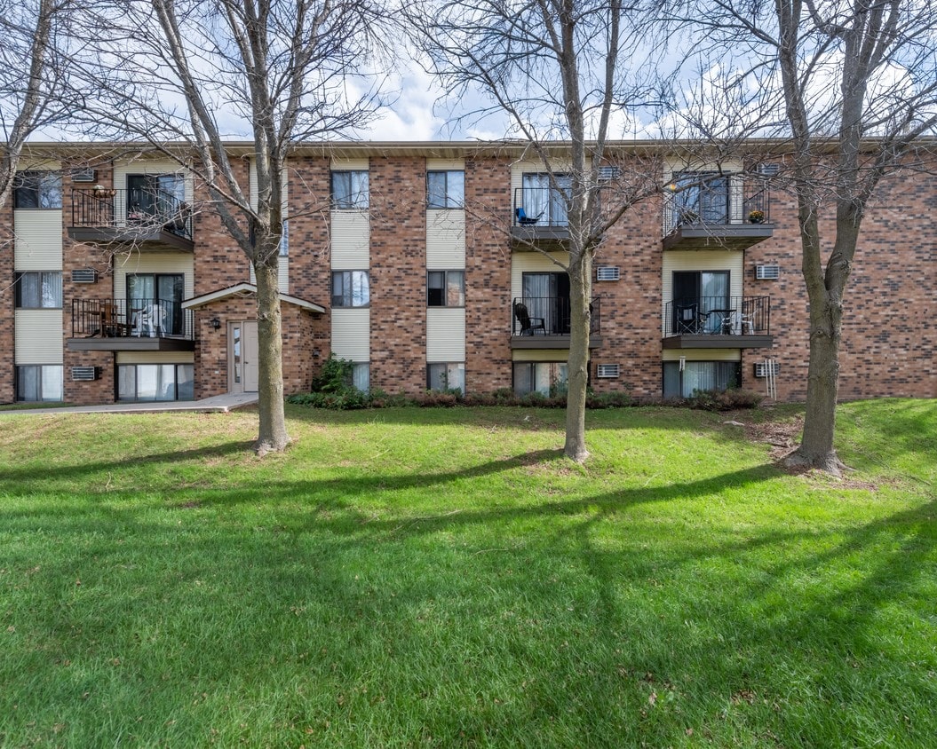 Park Village Apartments - 2250 N Cedar Ave Owatonna, MN 55060 ...