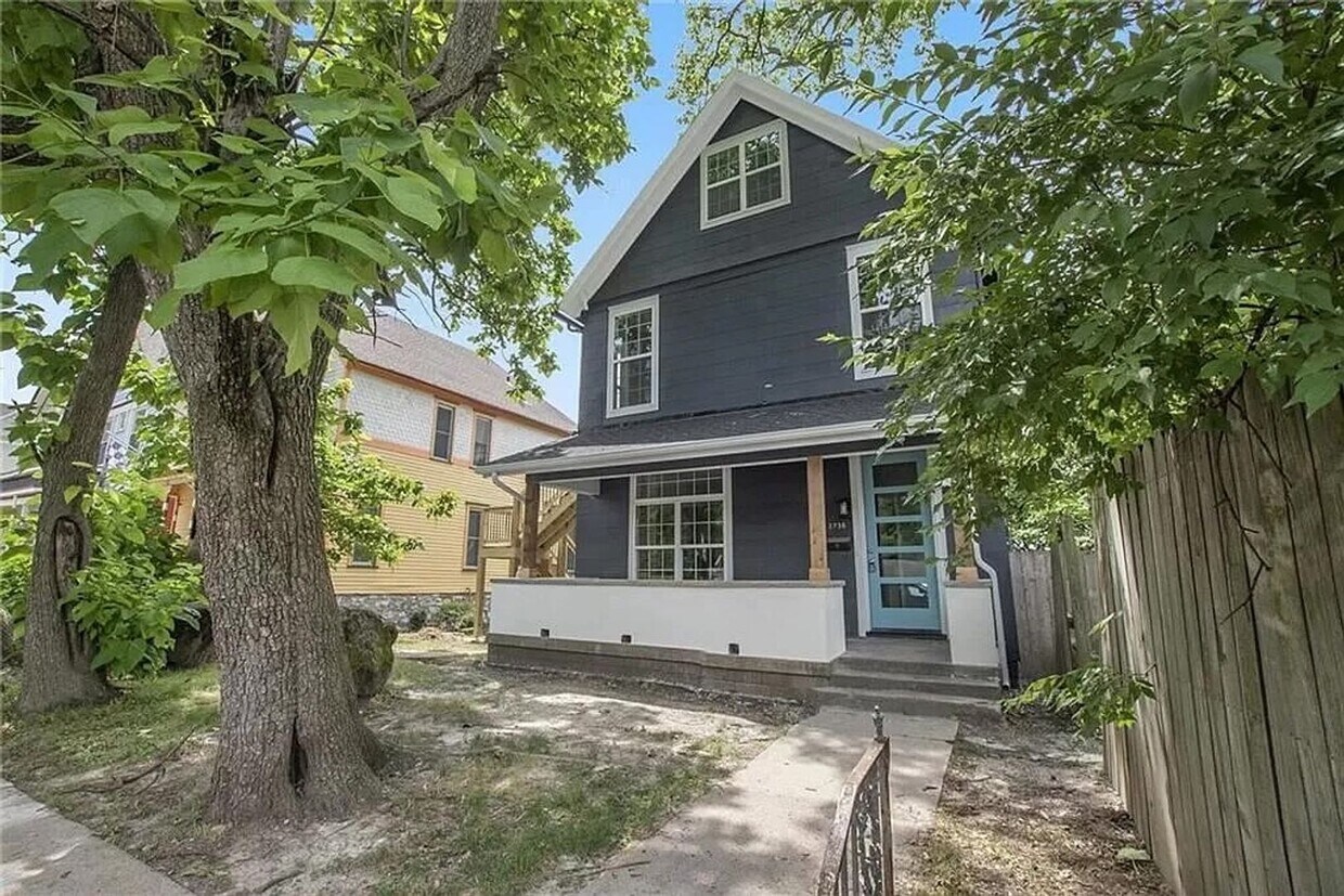 2736 Holmes St Unit 2736 Holmes St 2, Kansas City, MO 64109 - Room for ...