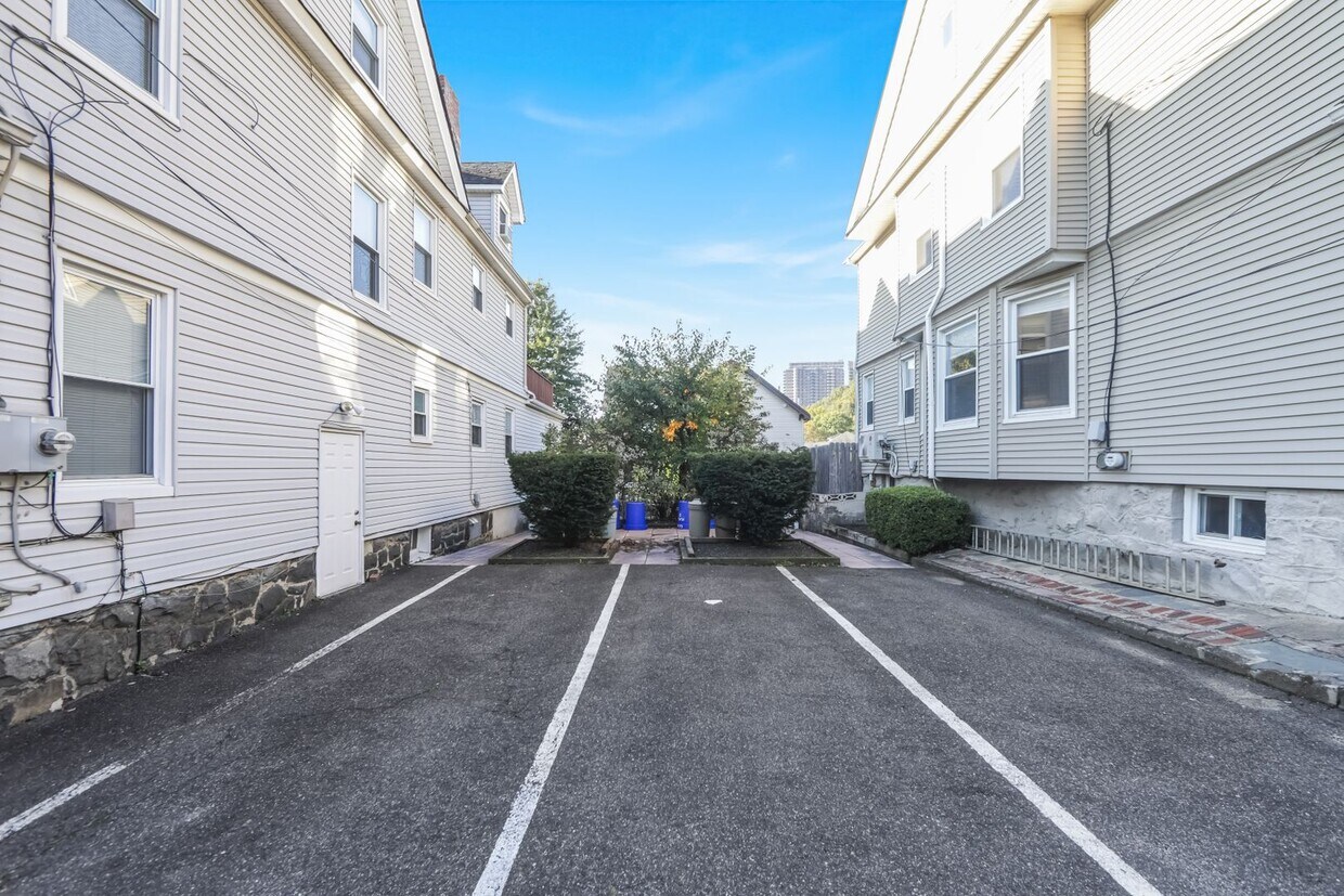 18 Valley Pl Unit 18 Valley, Edgewater, NJ 07020 - Room for Rent in ...