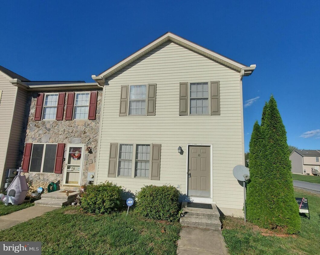 8 Jonathan Ct, Inwood, WV 25428 - Townhome Rentals in Inwood WV ...