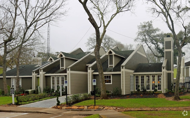 The Oaks of Lake Jackson Apartments - Lake Jackson, TX | Apartments.com