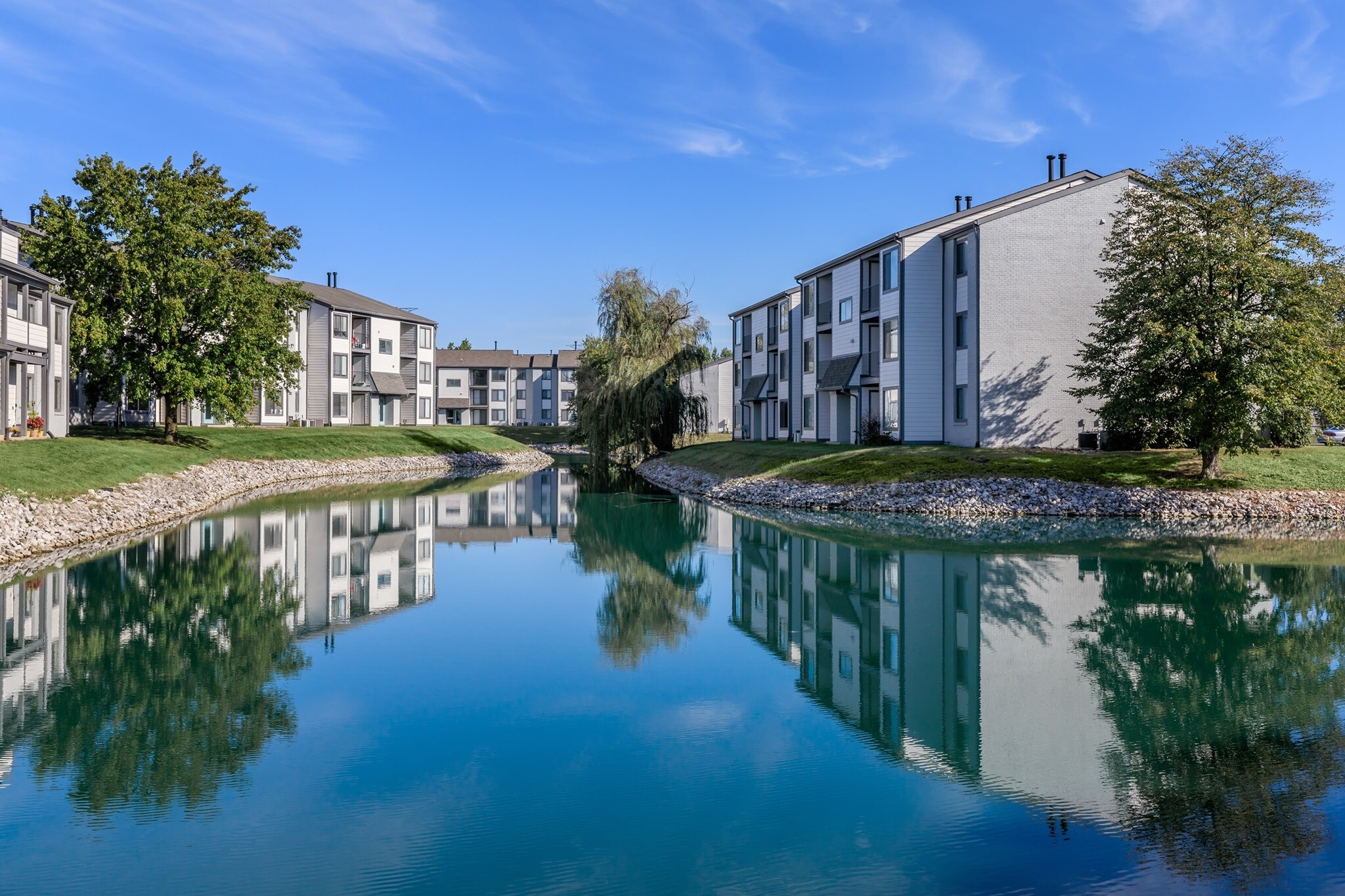 Lakeside Crossing at Eagle Creek Apartments and Townhomes - 3833 Wind ...