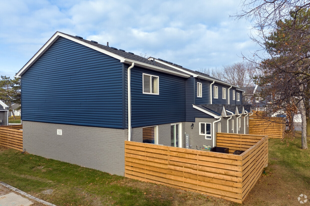 Cedar Valley Townhomes Apartments - 240 Ormond Dr Oshawa, ON ...