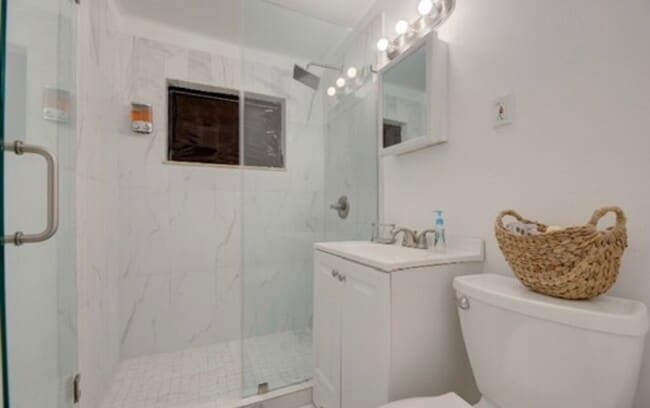Apartments for Rent with Yard in Sunshine Manor, Hollywood | Apartments.com