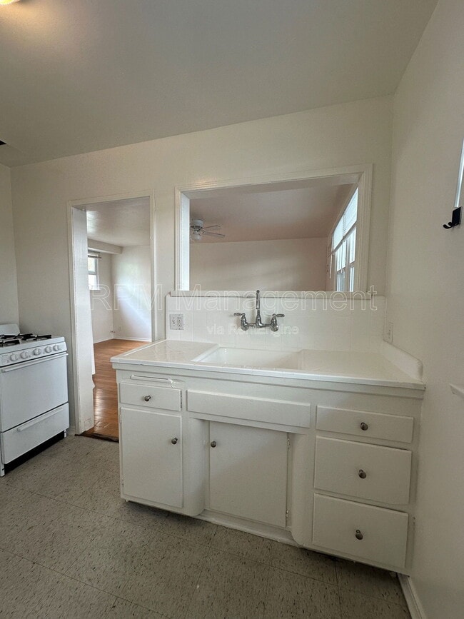 1737 N Sycamore Ave Unit 112, Los Angeles, CA 90028 - Room for Rent in ...