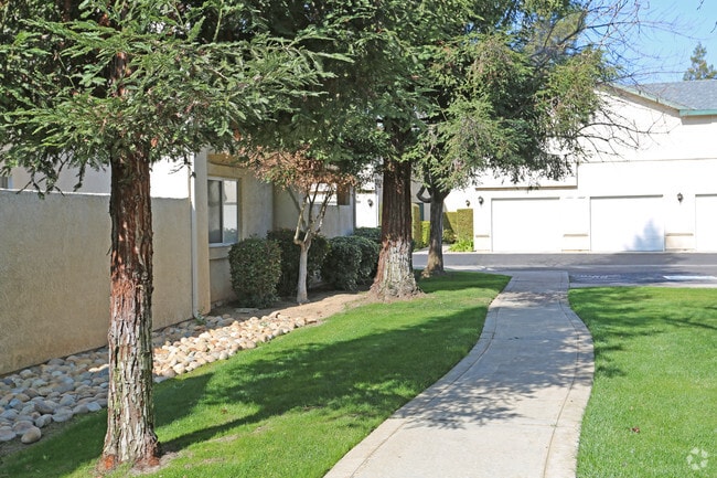 Spruce Pointe Apartments - 2061 E Spruce Ave Fresno, CA | Apartments.com