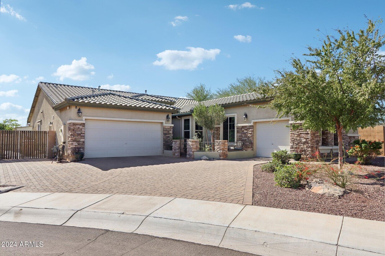 10247 W Patrick Ln, Peoria, AZ 85383 - House Rental in Peoria, AZ | Apartments.com