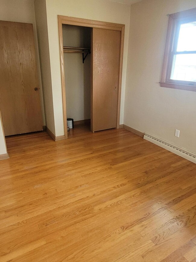 5425 W Cold Spring Rd, Greenfield, WI 53220 - House Rental in ...