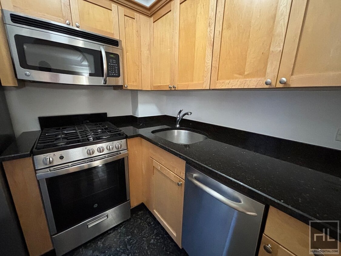 95 Christopher St Unit 1B, New York, NY 10014 | Apartments.com