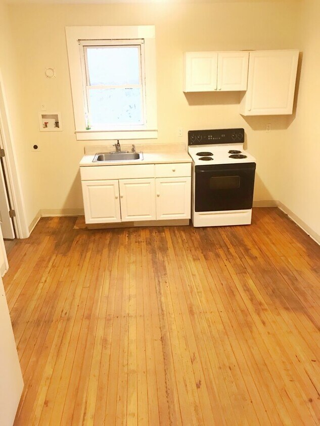 423-429 Baldwin St Unit 3, Waterbury, CT 06706 - Room for Rent in ...