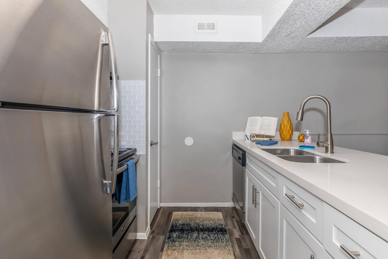 The Encore On Mustang Apartments