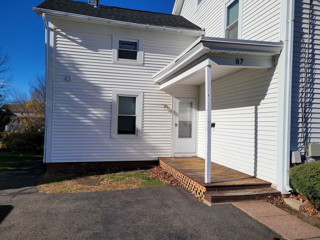 87 Pleasant St, Enfield, CT 06082 - Room for Rent in Enfield, CT ...