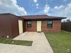 Apartments for Rent with Parking in Cedar Grove FL