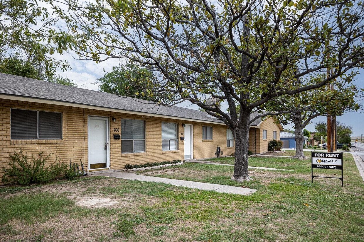 706 W 10th St, Del Rio, TX 78840 - House Rental in Del Rio, TX ...