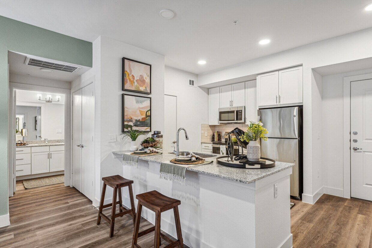 Heritage McKinney Square - Apartments in McKinney, TX | Apartments.com